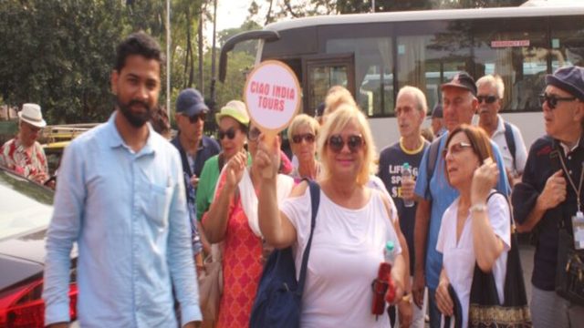 Tour guide in India, tourist guide in India, licensed tour guide in India