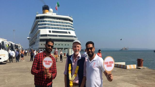 Tour guide in India, tourist guide in India, licensed tour guide in India